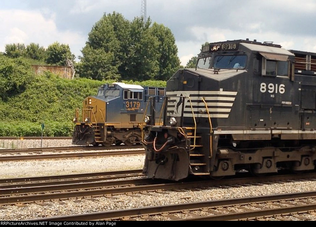 CSX 3179 and NS 8916